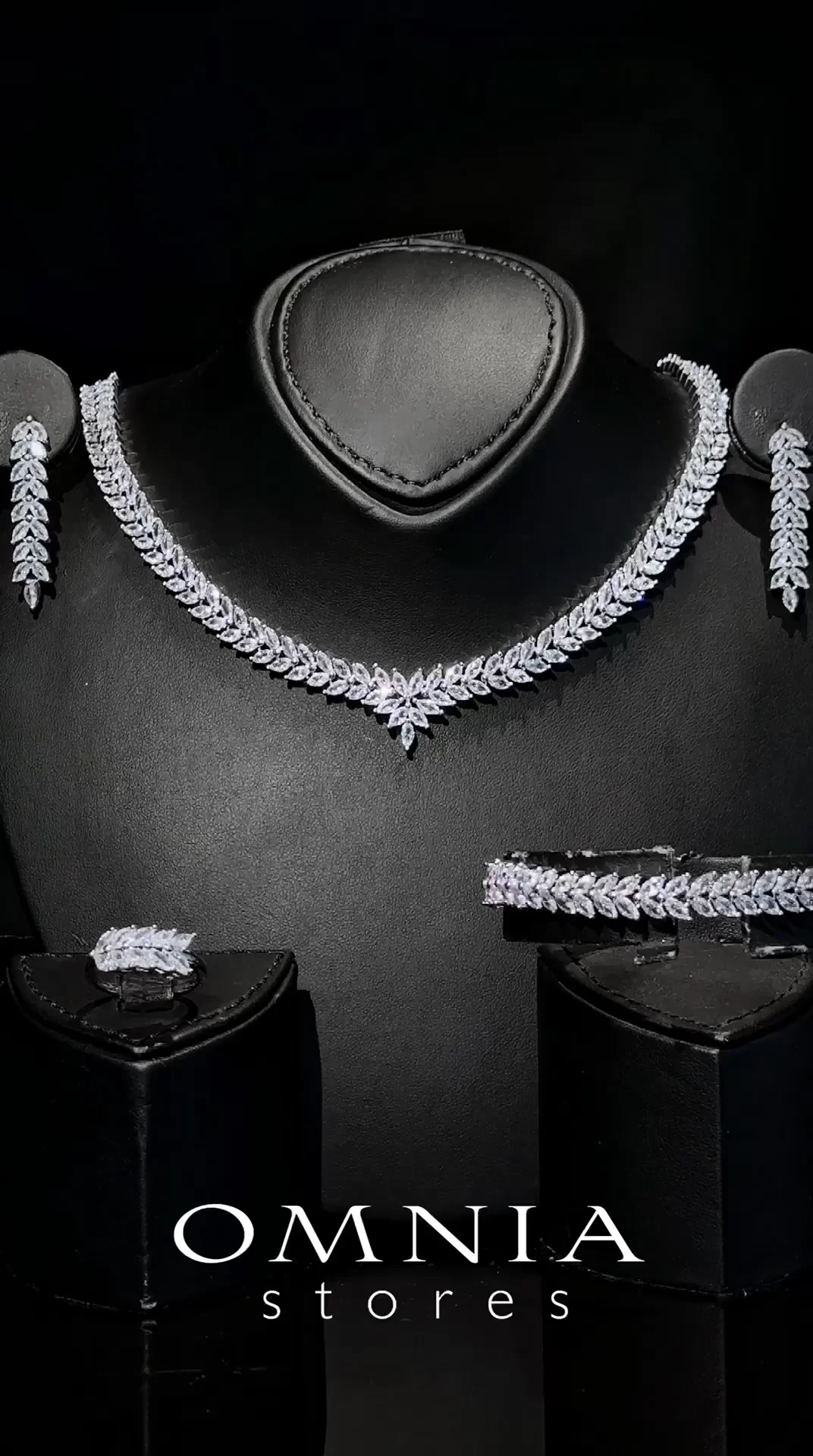 Omnia Deja White Full Set Accessories in High Quality Zircon Stone in Rhodium Plated on Vimeo