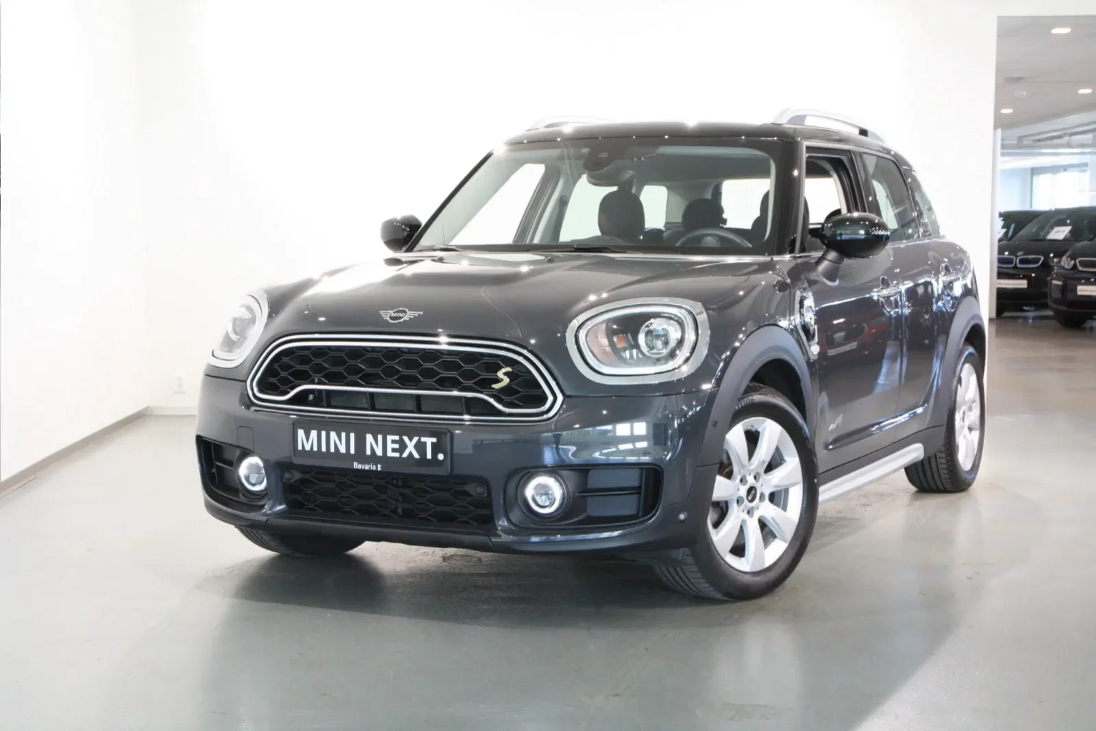 MINI Countryman Cooper S E ALL4 Essential on Vimeo