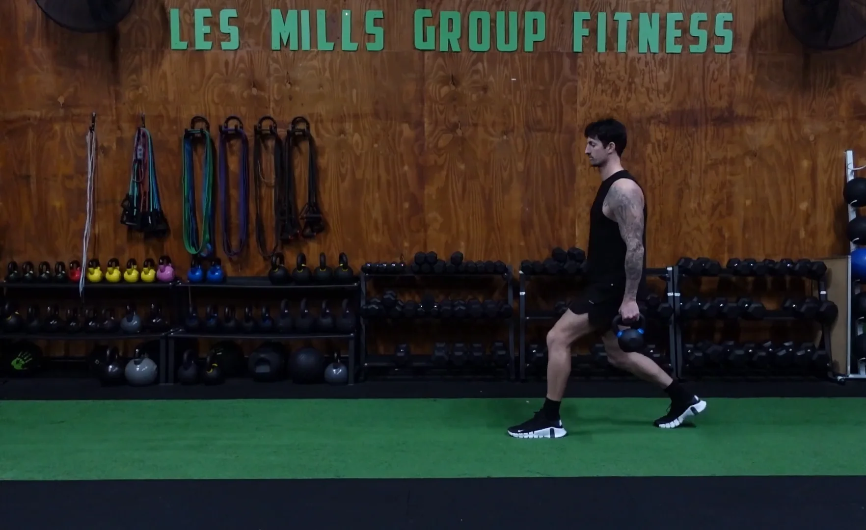 KB Walking Lunges on Vimeo