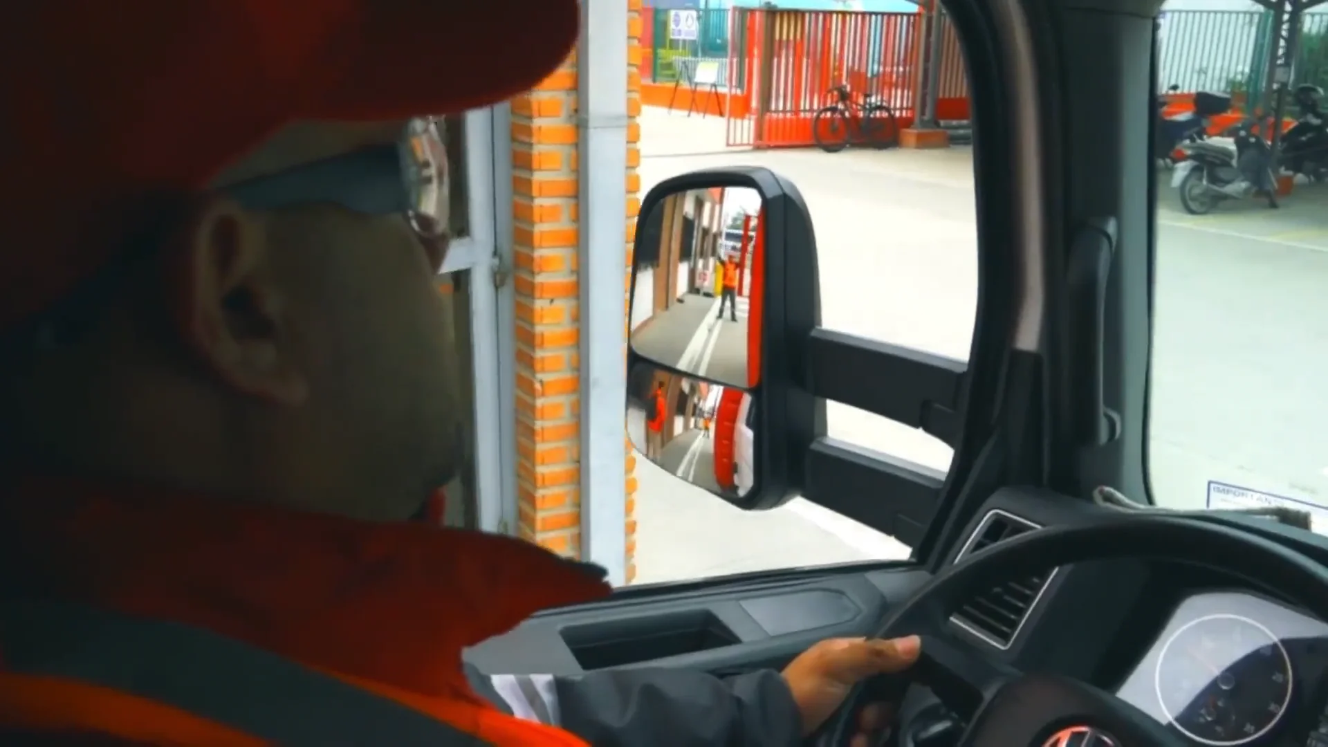 8 Steps for Safe Reverse Maneuvers on Vimeo