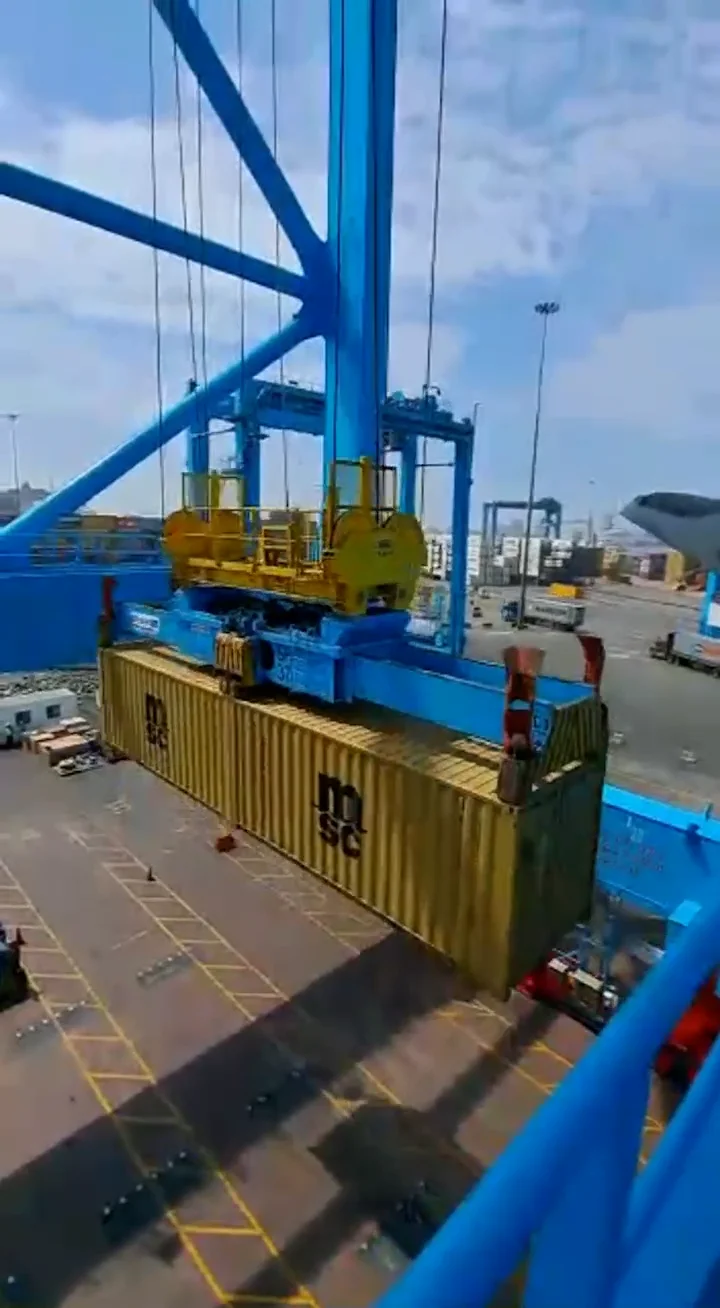 RAM 2940 Twinlift STS Spreader at APMT Callao on Vimeo