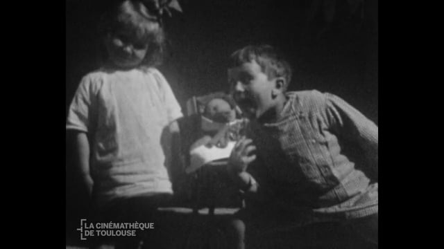[Film de famille Boué : 1929, Ninou et Pierrot de retour de Mont-Louis ...