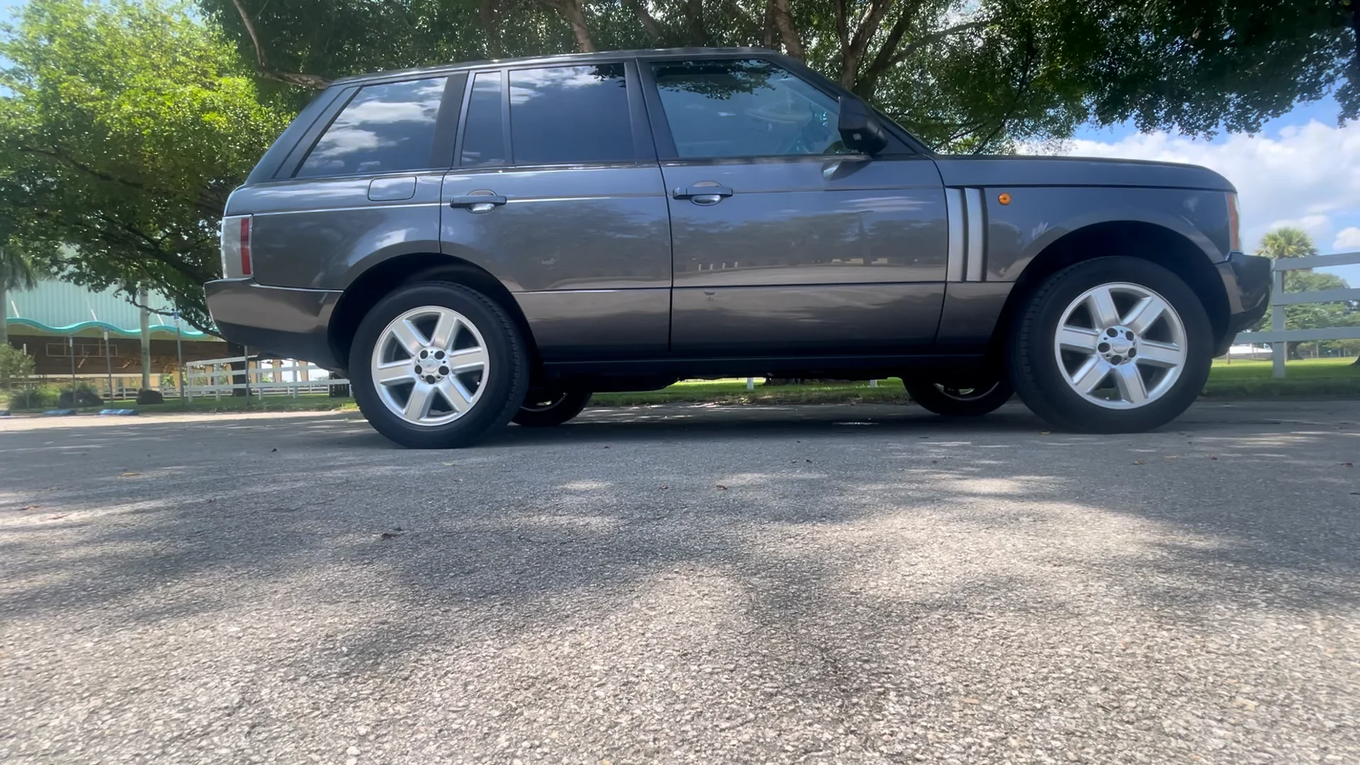 2005 Range Rover HSE Air Suspension on Vimeo