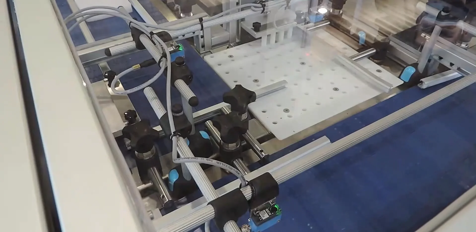 Wolf-Packing Machine