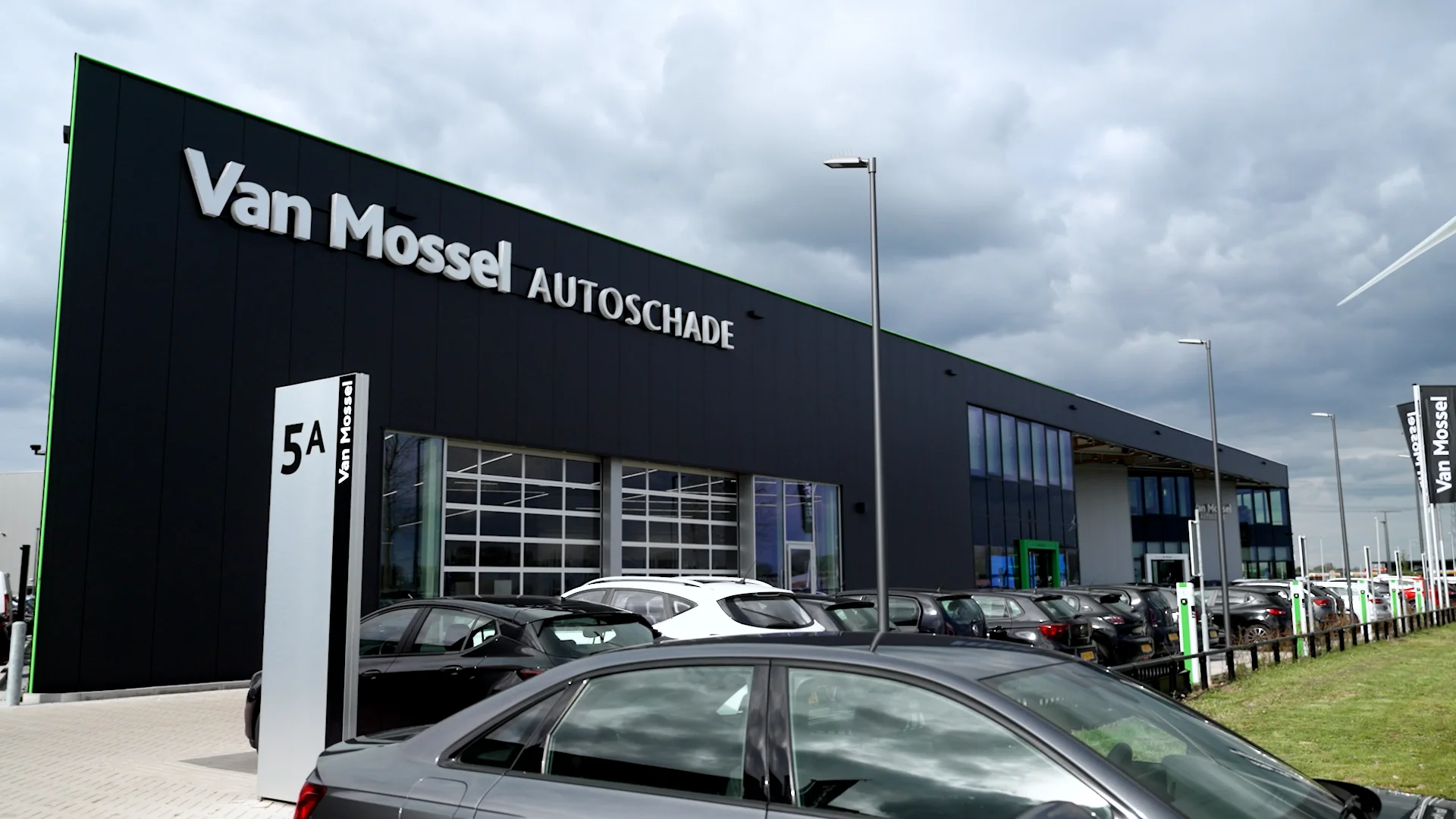 Fijn werken bij Van Mossel Autoschade on Vimeo