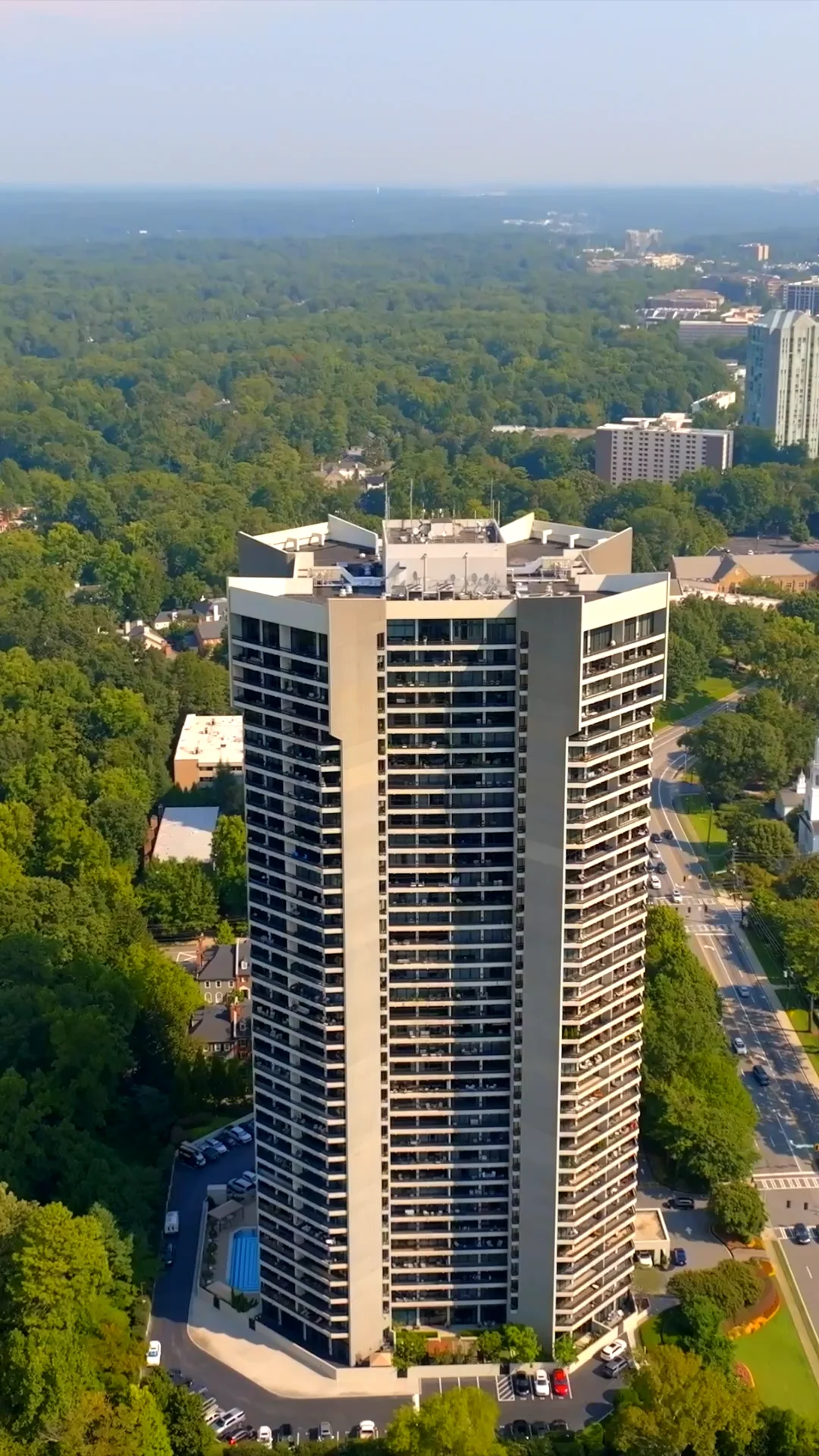 1-video-2660 Peachtree Rd 36D Social Closet on Vimeo