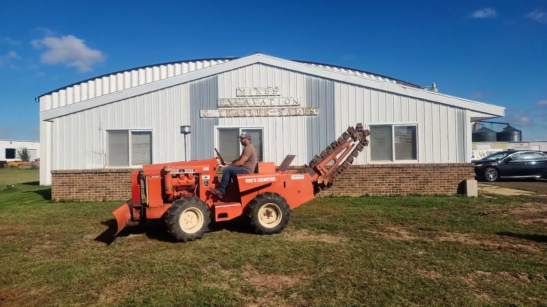 Ditch Witch R60 - Y&F - Mikes Excavating Retirement Sale on Vimeo