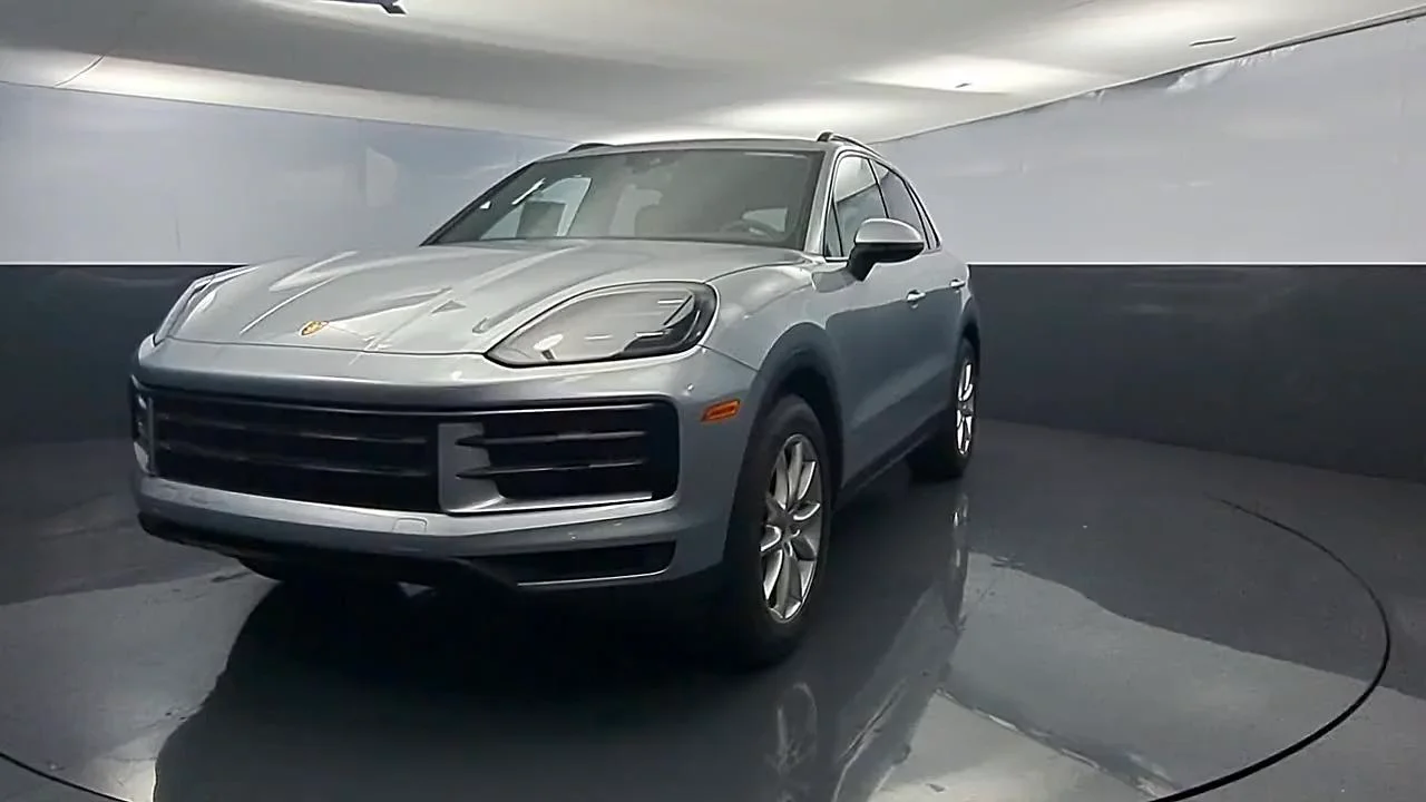NEW 2024 PORSCHE CAYENNE BASE at Braman Porsche (NEW) #P401365 on Vimeo