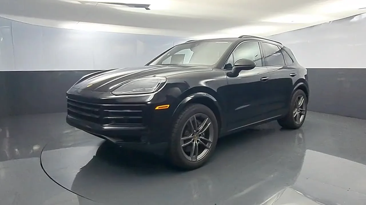 NEW 2024 PORSCHE CAYENNE BASE at Braman Porsche (NEW) #P401509 on Vimeo