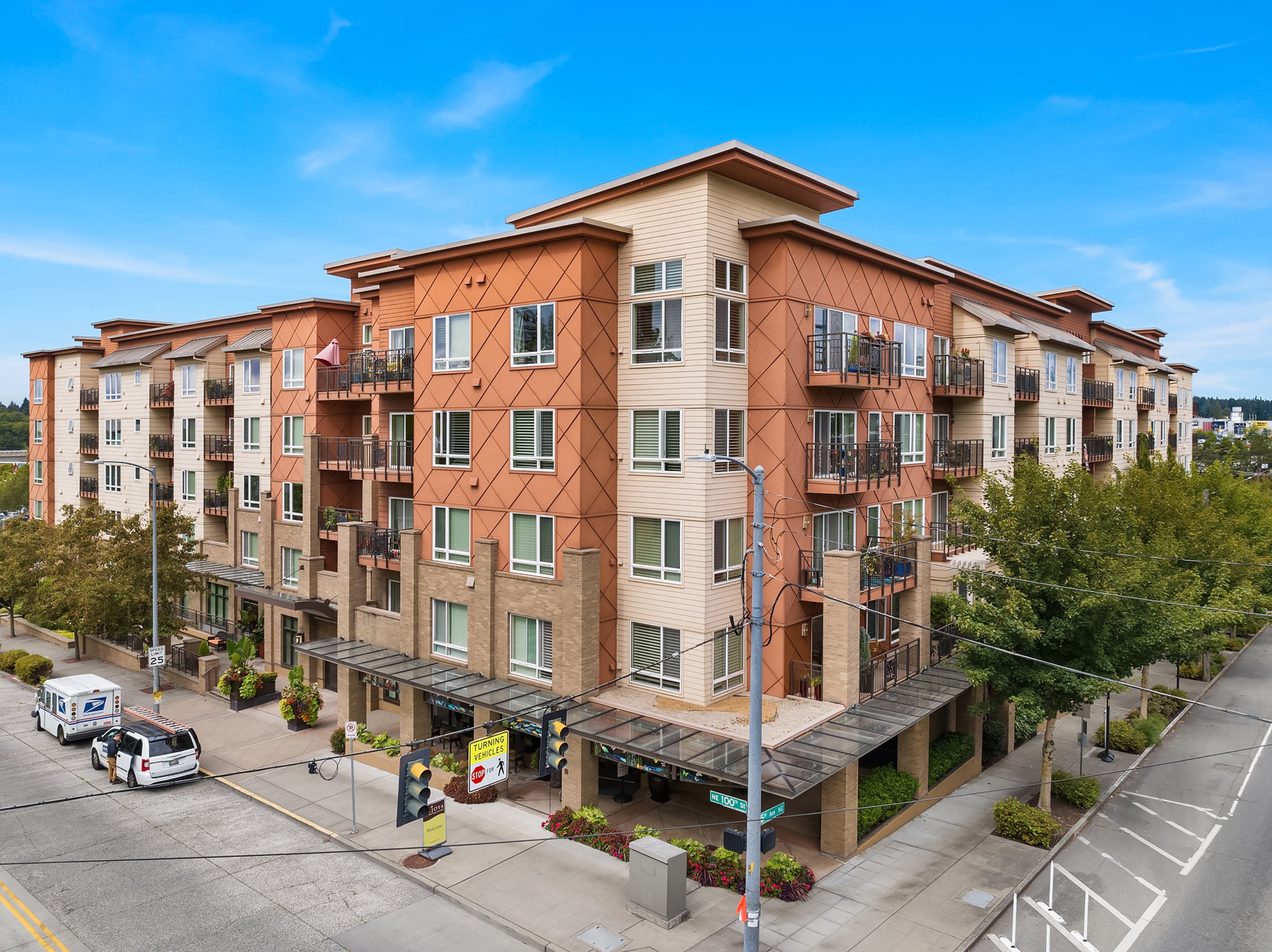 Aljoya Thornton Place (1 Bedroom) - 450 NE 100th Street, Seattle, WA
