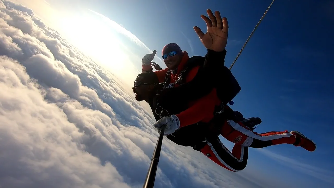 Saut en parachute de Danny Massamba D. on Vimeo