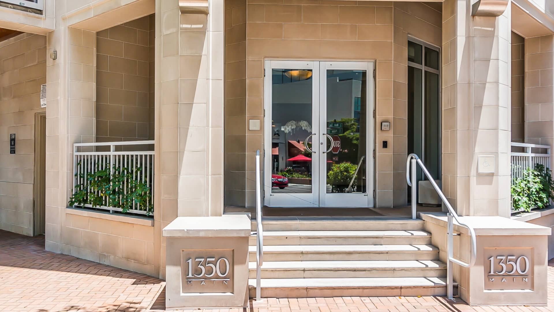 1350 Main St 1110 on Vimeo