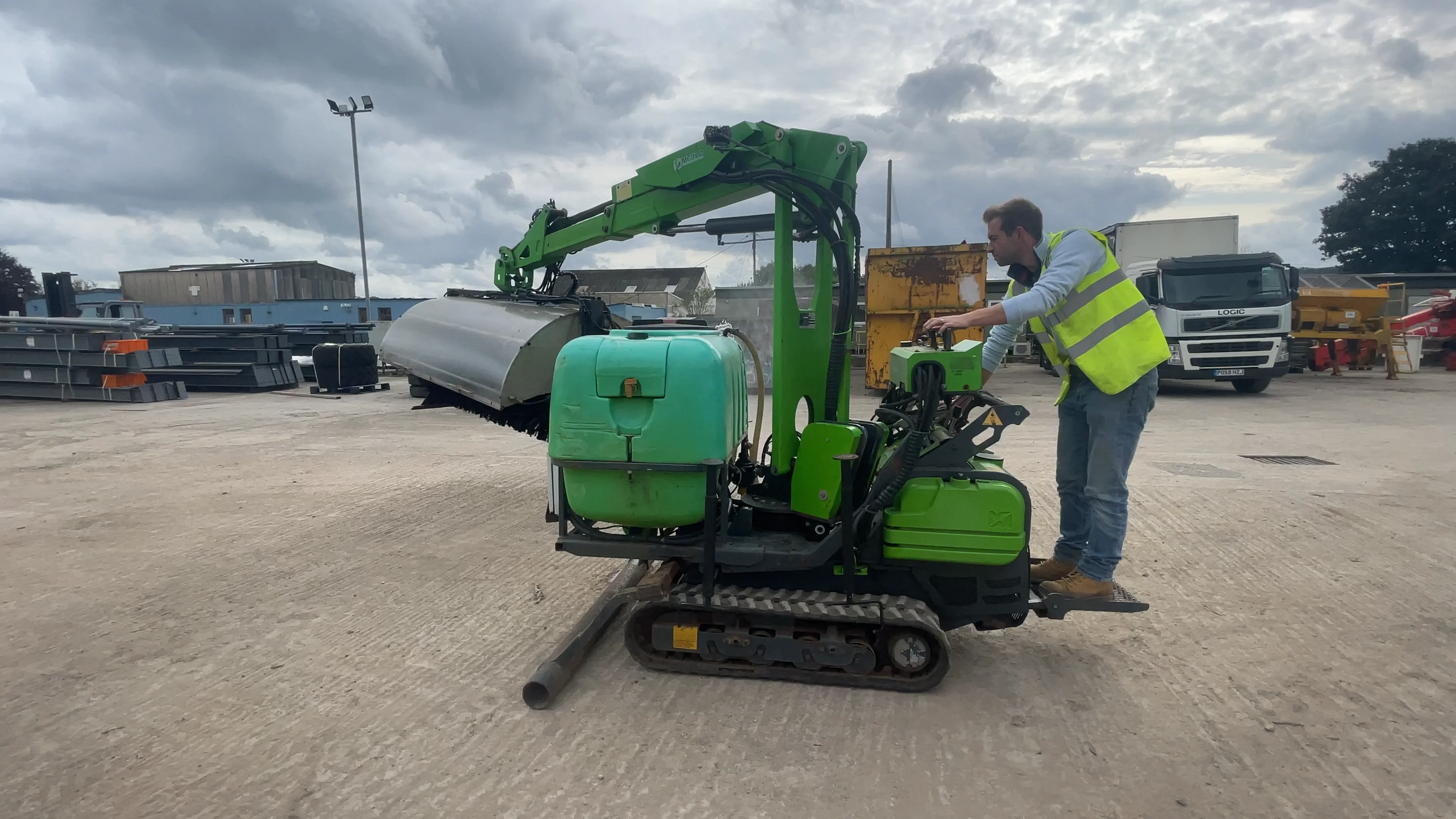 Merlo Cingo M12.3 Plus Tracked Telescopic Rotary Brush Cleaner on Vimeo
