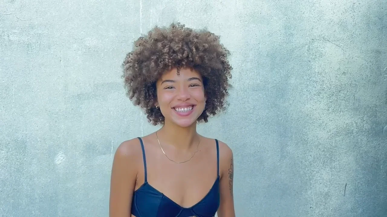 Leticia Faria (cabelo natural) - 24 - Allure on Vimeo