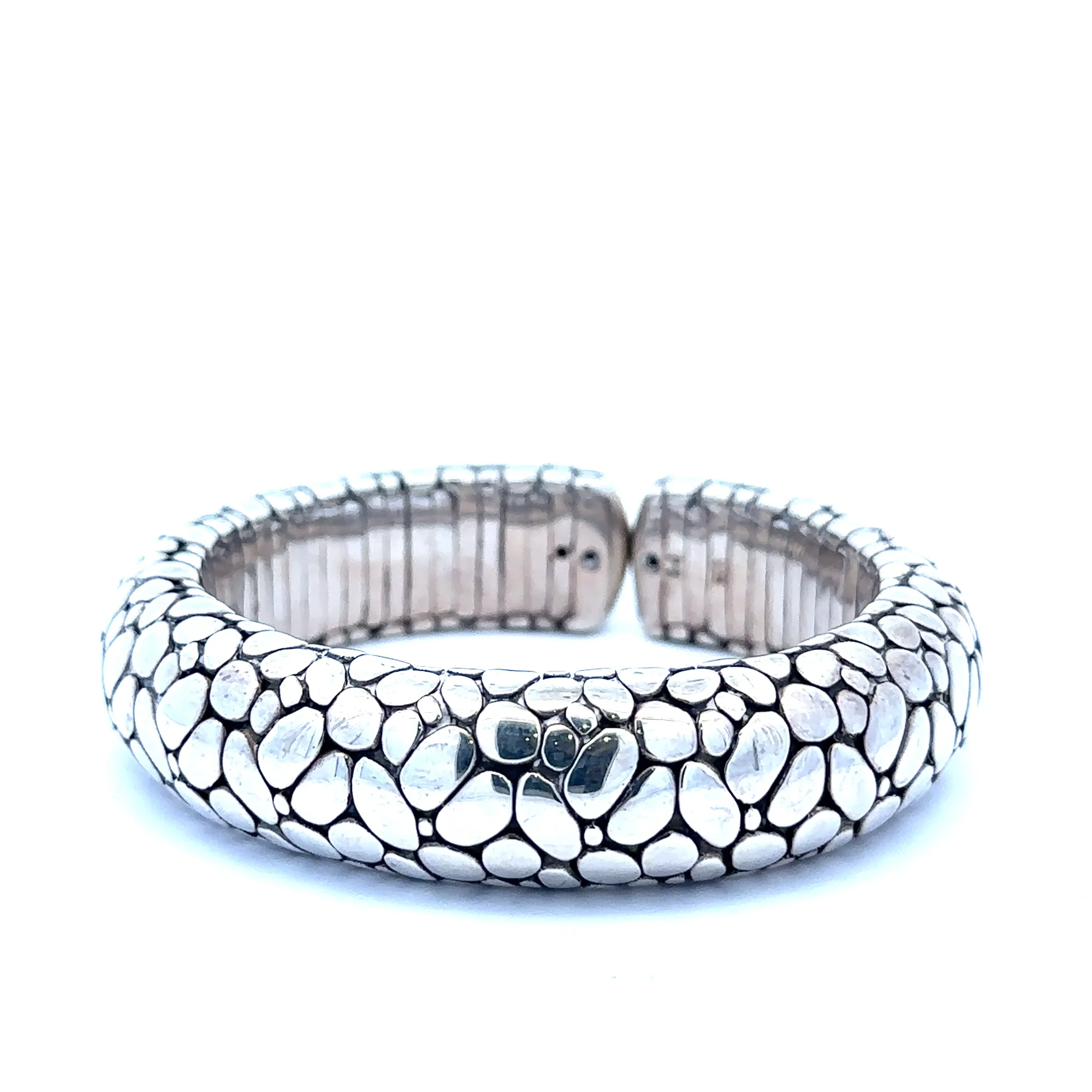 John Hardy Pebbles bangle on Vimeo