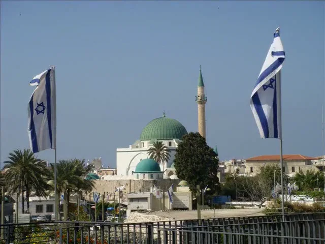 In the Genesis of Unity: Behind Akka's Wall Gate