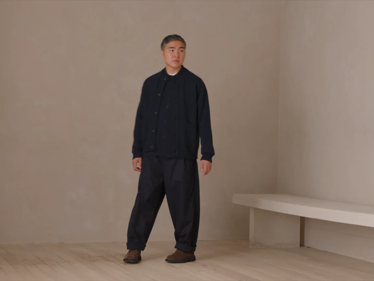 Crewneck Cardigan - Cashmere/Lambswool, Navy – evan kinori Crewneck Cardigan - Cashmere/Lambswool, Navy – evan kinori