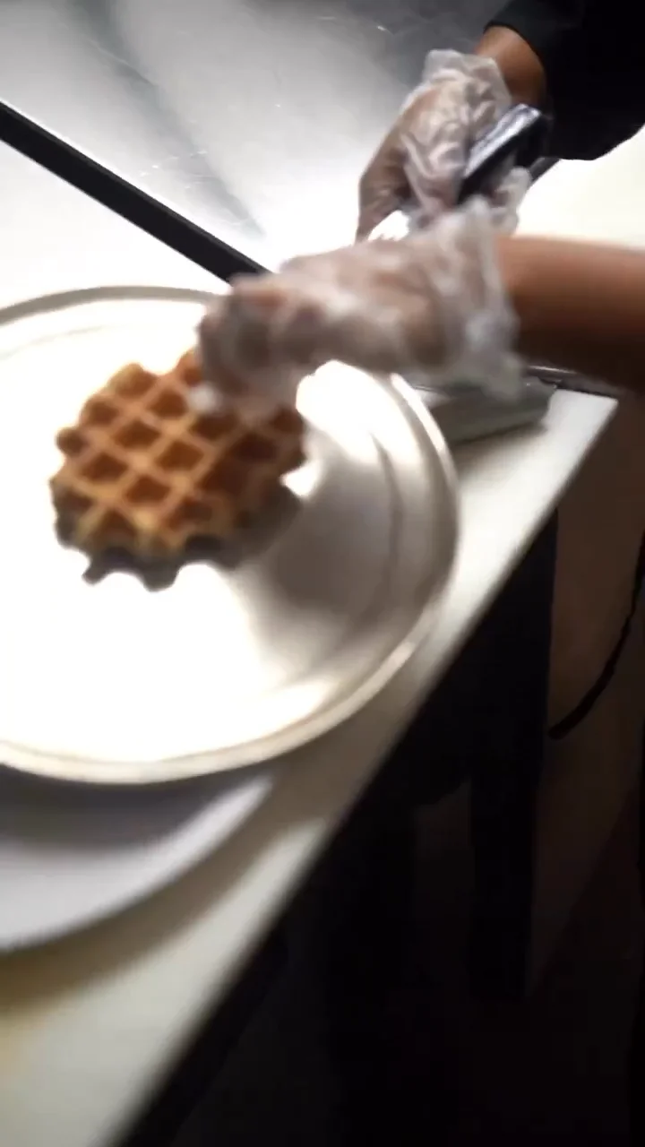 MIMI BLUE WAFFLE DESSERT on Vimeo