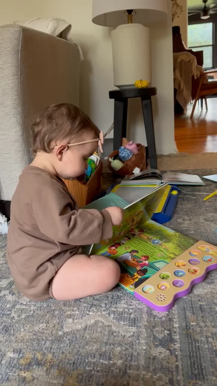 Hayden Reading Book 15 Months Old on Vimeo