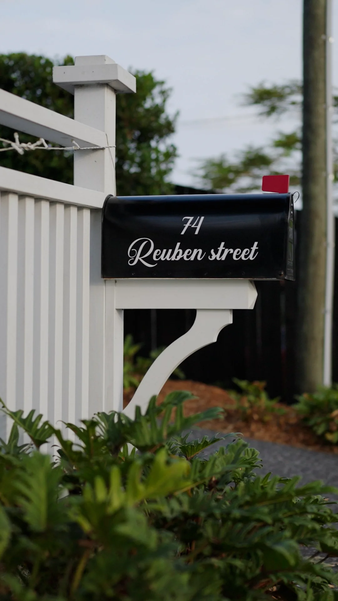 74 Reuben Street, Holland Park - 30 sec vertical on Vimeo