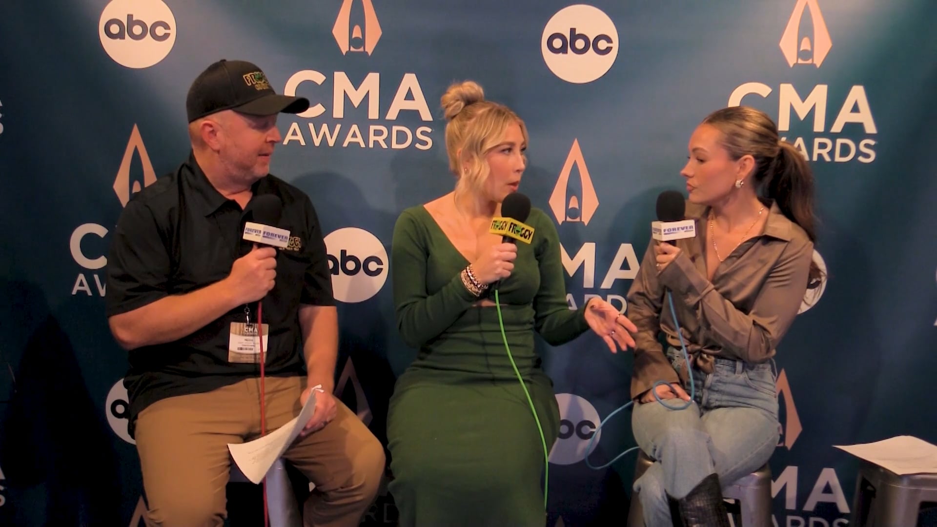 Danger talks to Maddie and Tae at the 57th Annual CMA Awards