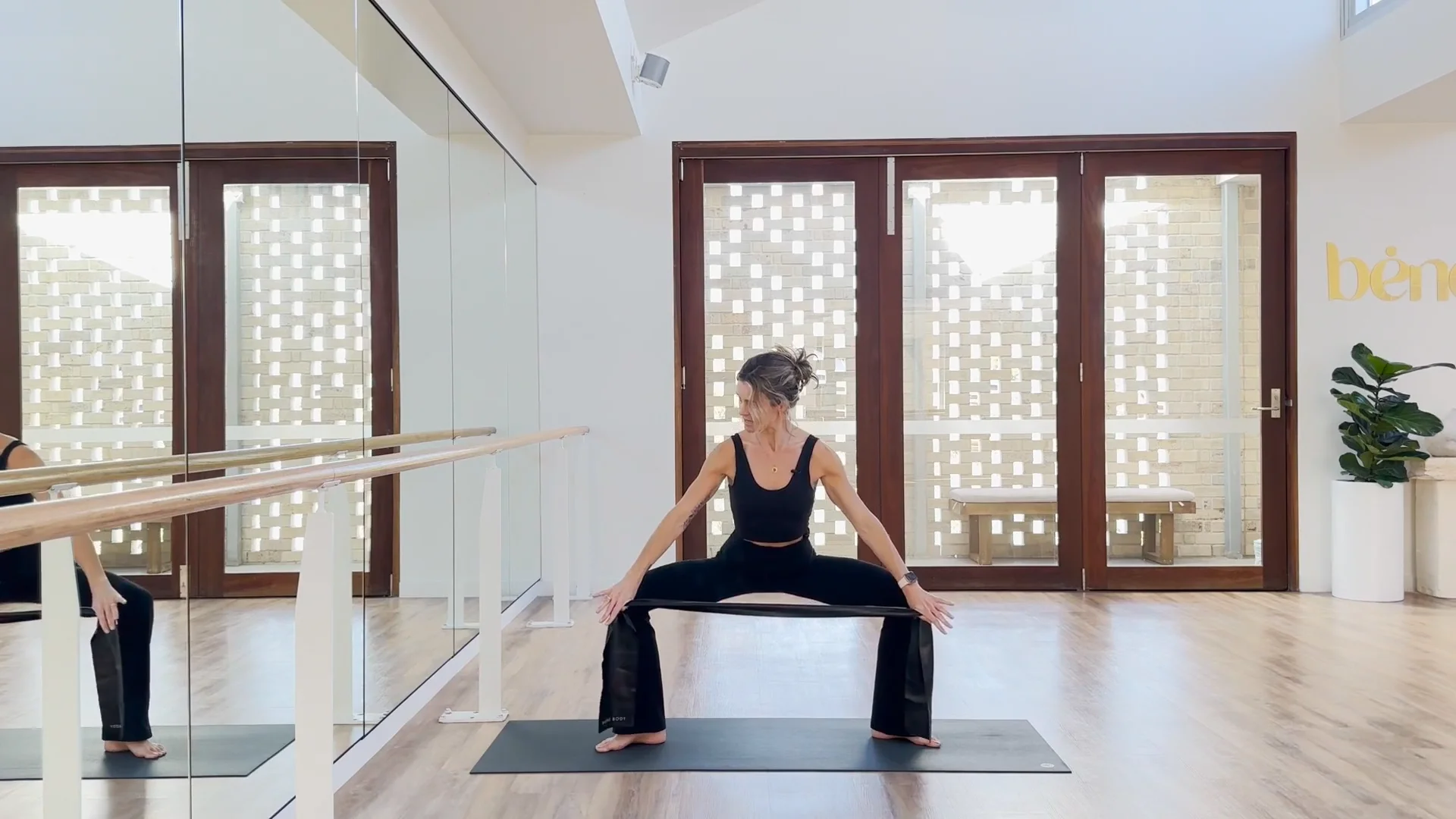 Upper Body Band Workout For Barre With Rebecca on Vimeo