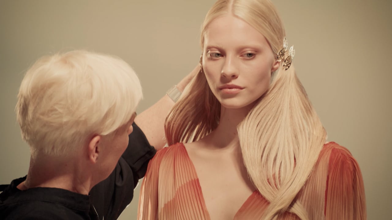Antoinette Beenders x Aveda for Iris Van Herpen SS24 – Hairclips.tv