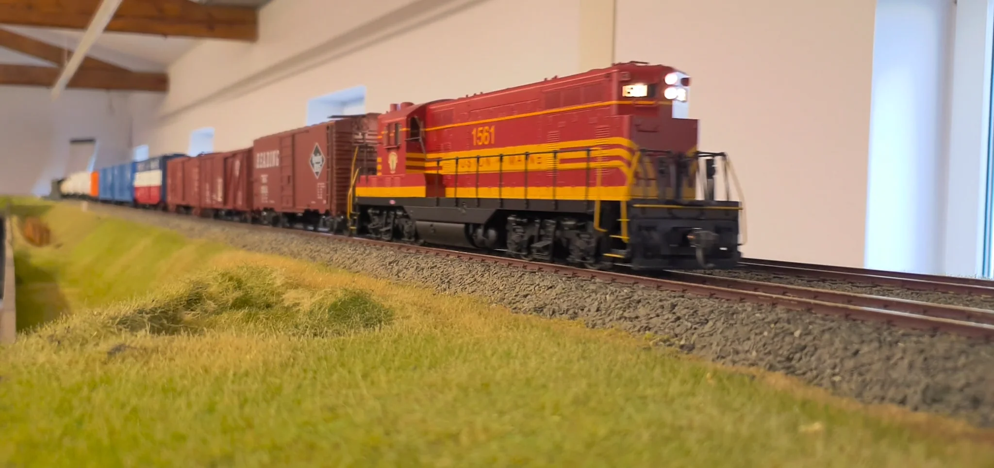 B&M EMD GP7 at Rheinische Kreisbahn on Vimeo