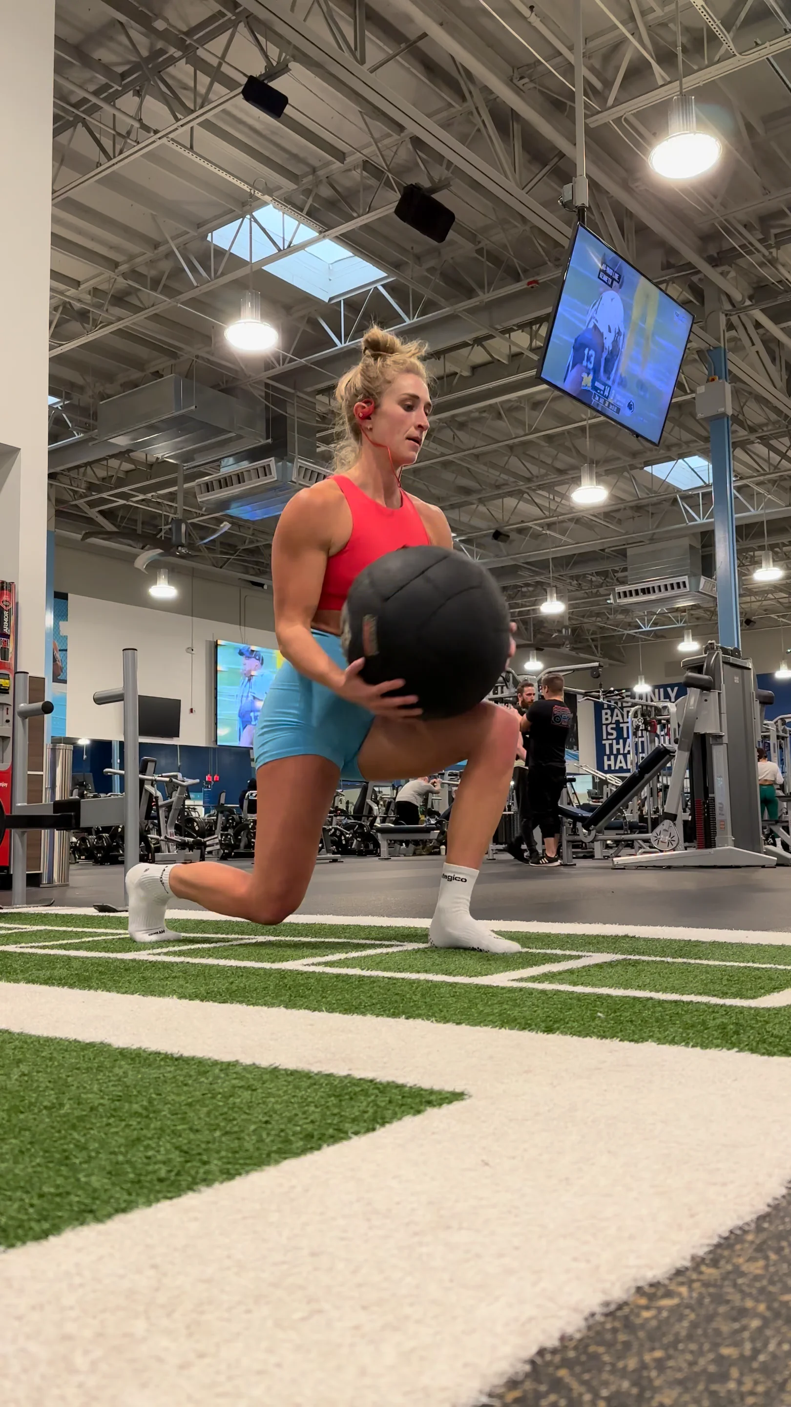 Split squat ball slam (over front leg) on Vimeo