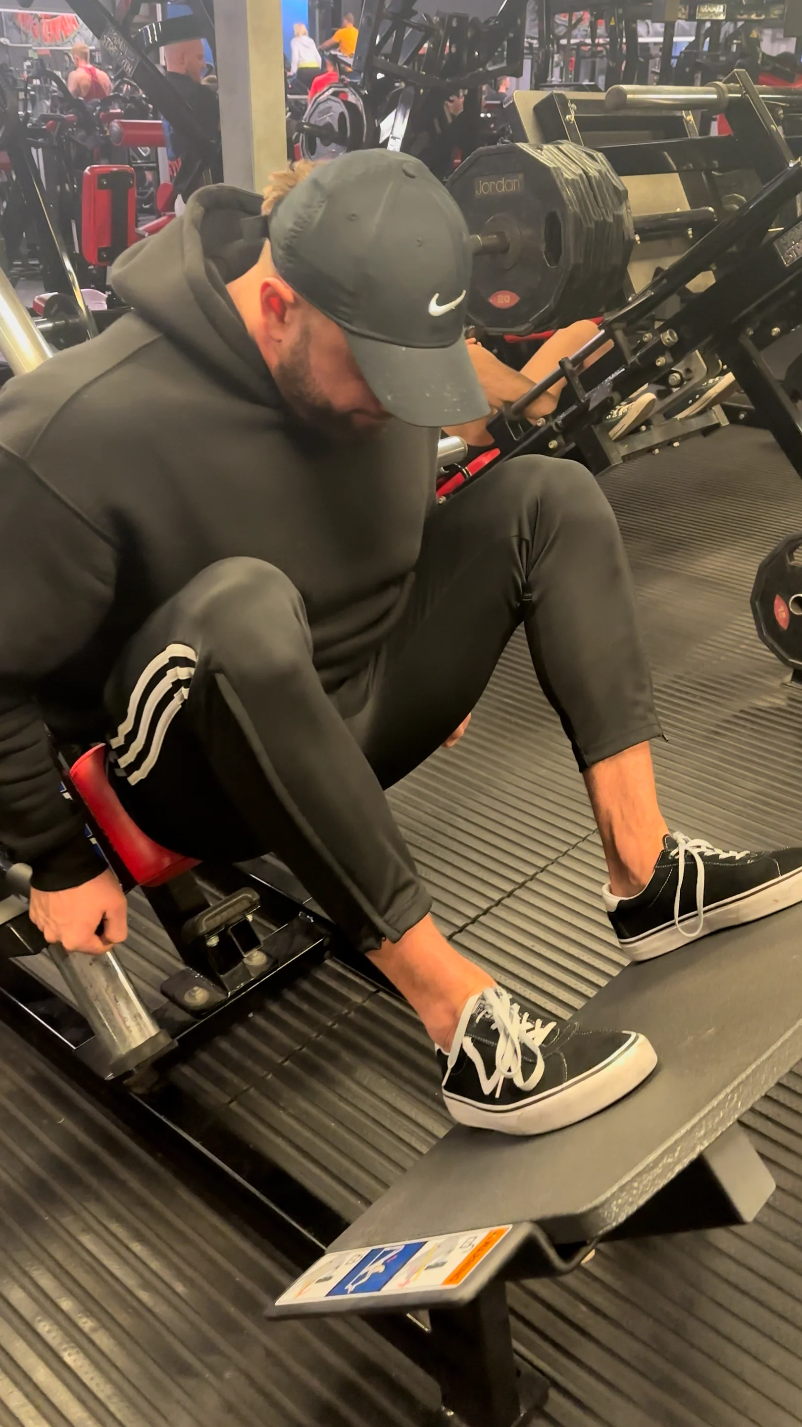 Linear hack press (hammer strength) on Vimeo