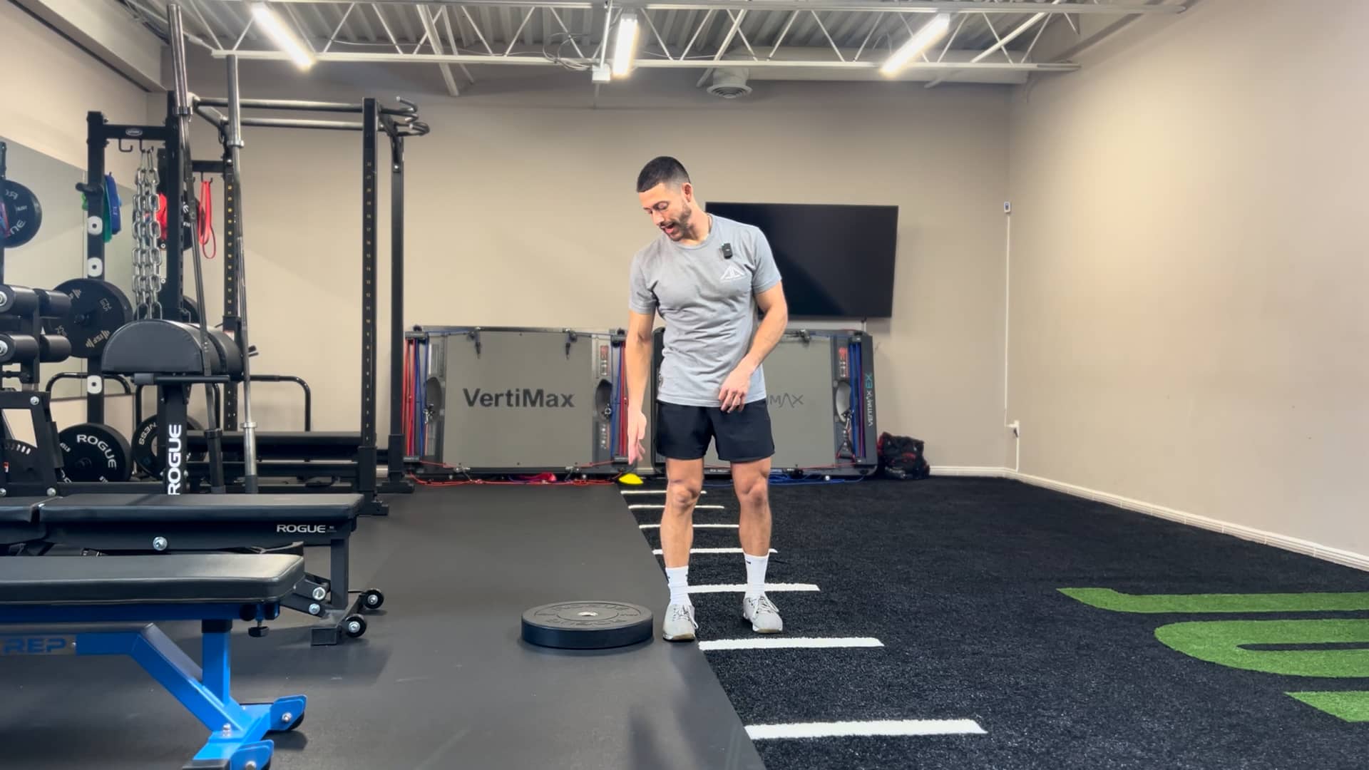 Single Leg Lateral Plate Hops on Vimeo