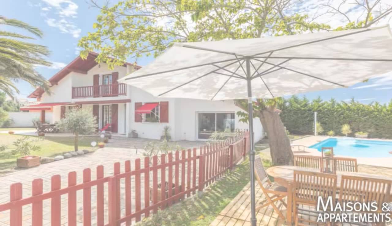 ANGLET - MAISON À VENDRE - 1 680 000 € - 175 m² - 6 pièces on Vimeo