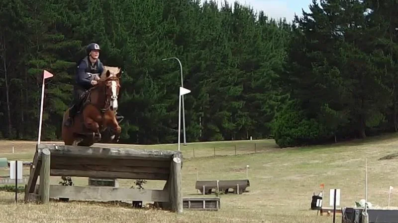 Mackenzie Richards-Fennell riding SHOWTYM SHY 21 CCN1 Mount Gambier ...