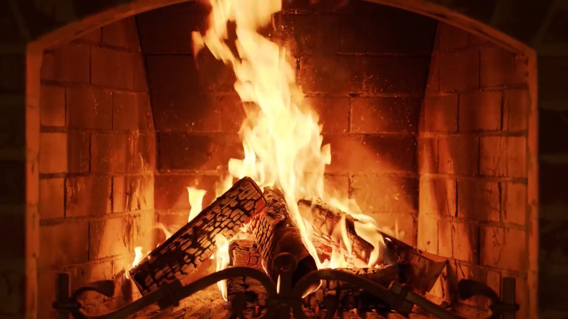 Fireplace (10 Hours) 4K 50fps Ultra HD (1)