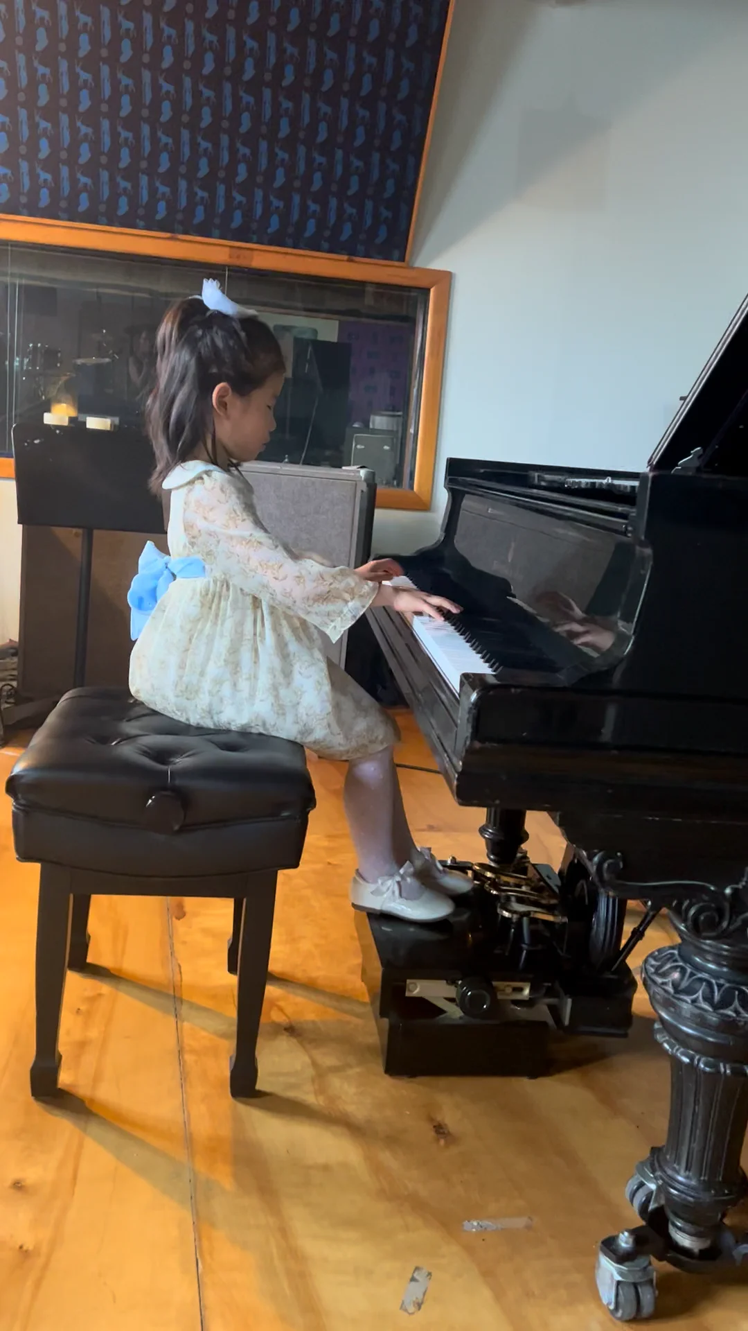 Chelsea Solis at Bedford Studio on Vimeo