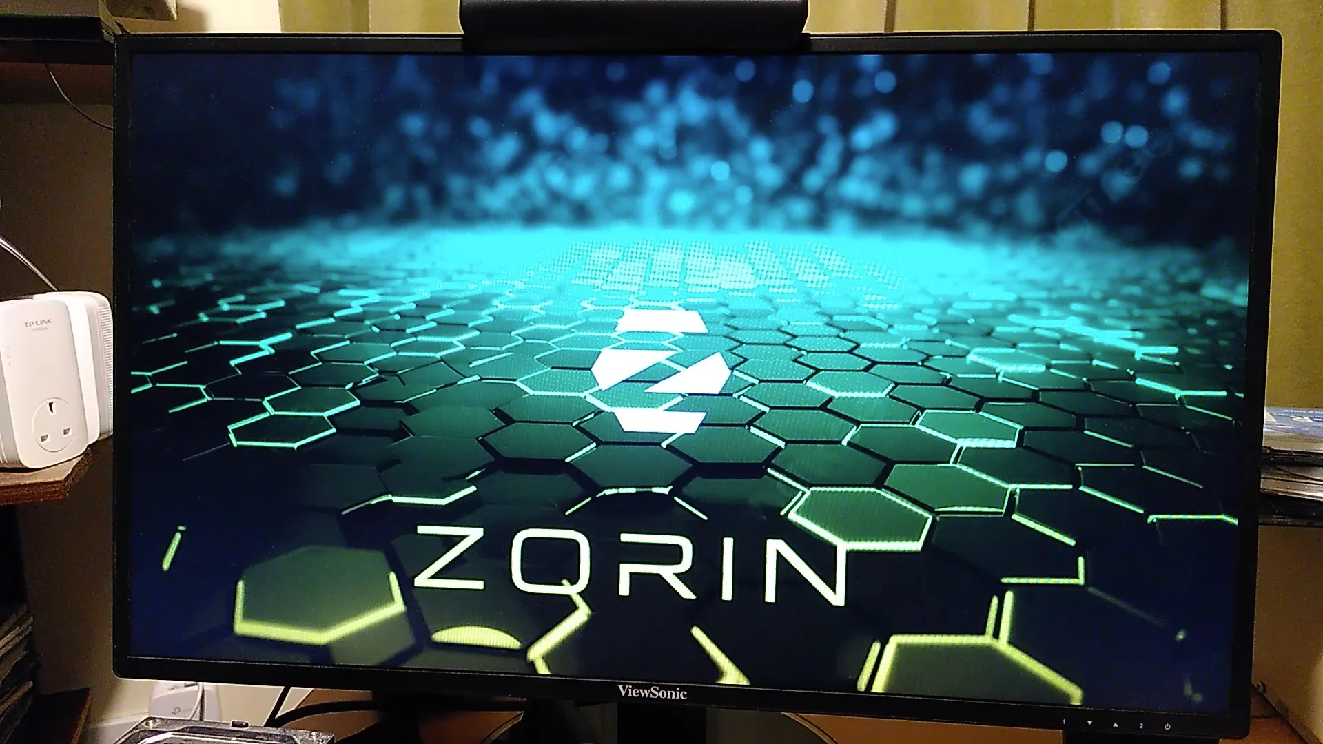 Plymouth theme/Plasma splashscreen - zorin-hexagons - Chat about Zorin ...