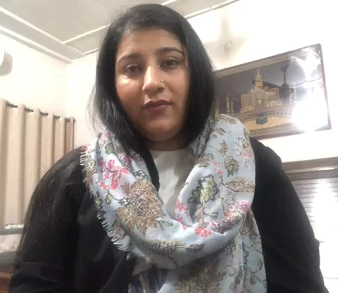 Mahnoor Z. tutor video introduction on Preply on Vimeo