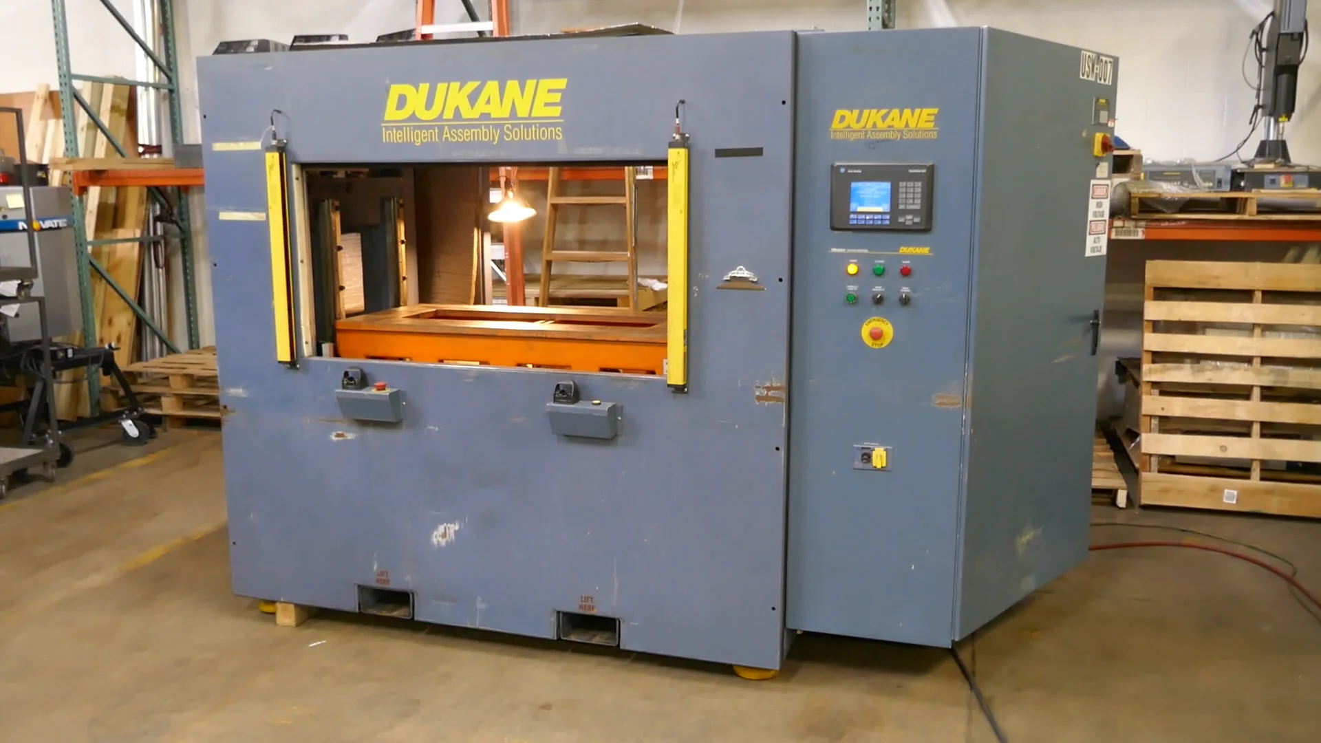 Dukane VBW3700 vibration welder (US197089), powered, 2023-11-28 on Vimeo
