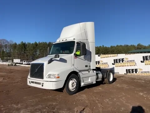 2015 VOLVO TRUCK VNM SINGLE AXLE DAY CAB TRUCK TRACTOR ...