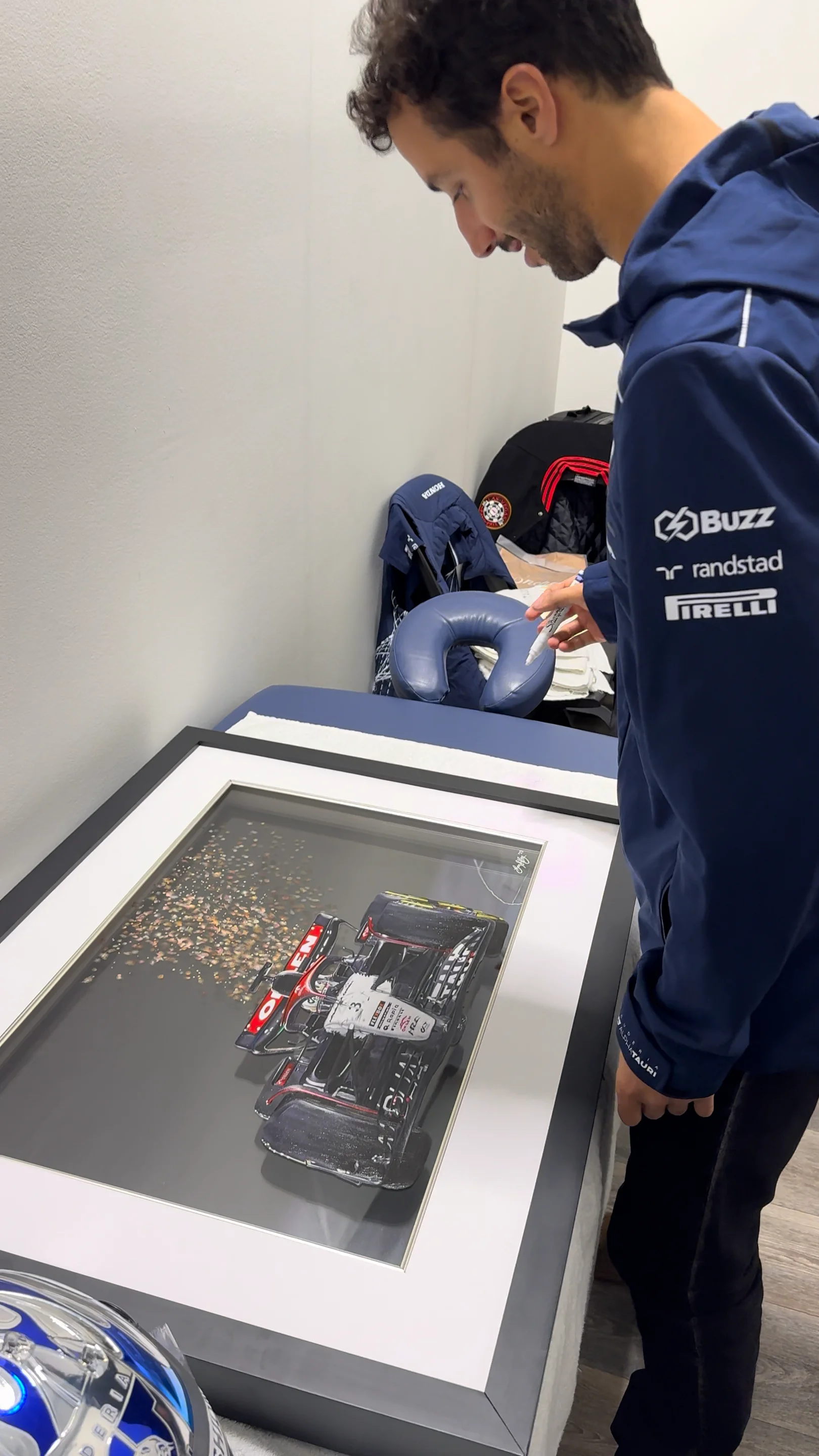 Daniel Ricciardo signing original painting