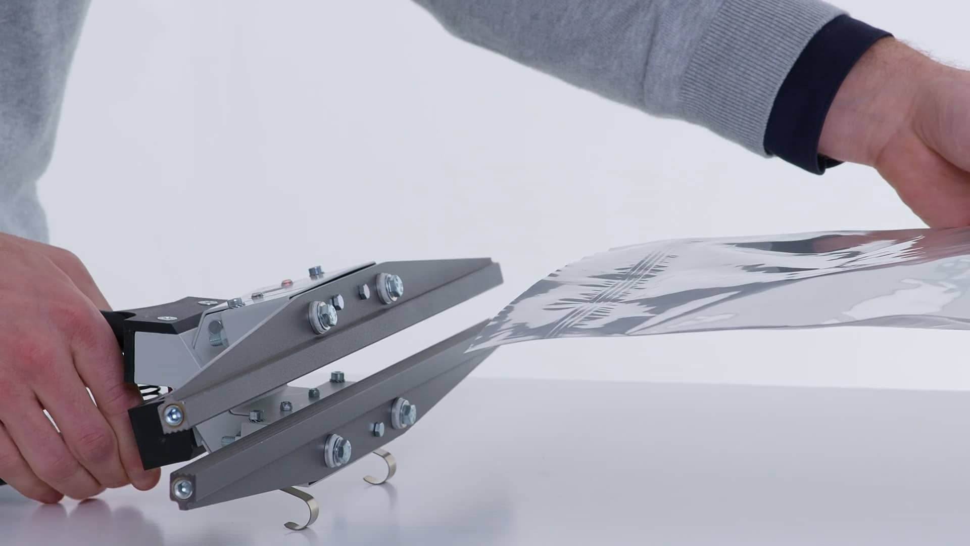 Audion Super Cello Sealing Tong on Vimeo