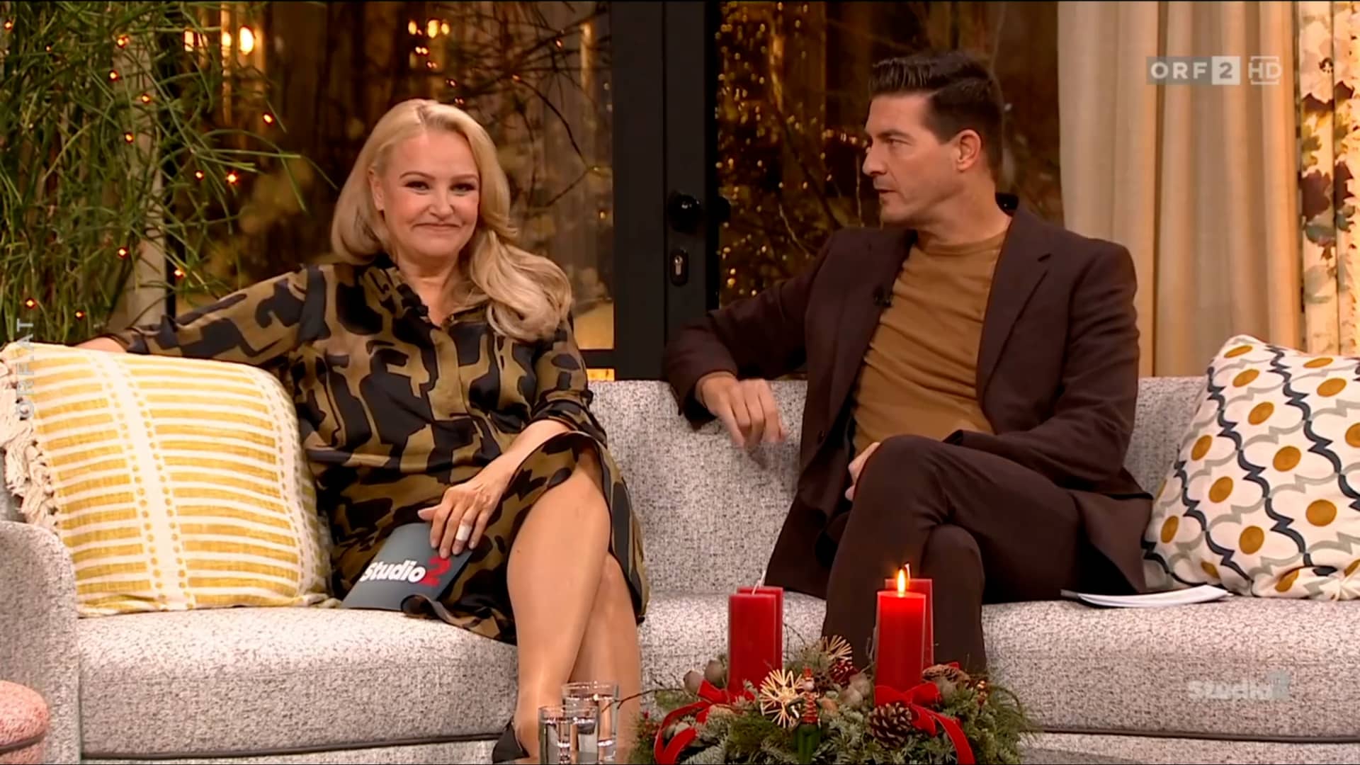 Christmas Glow von James Cottriall mit Paul Temmel, ORF, Studio 2, 4.12.2023 on Vimeo