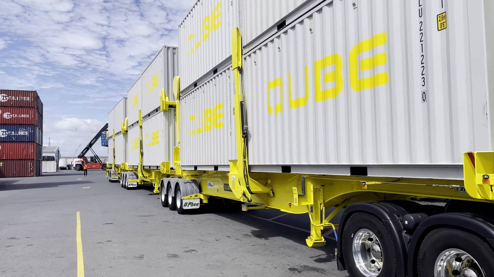 Qube Trials: Our new Double Stack B-triple container combination on Vimeo