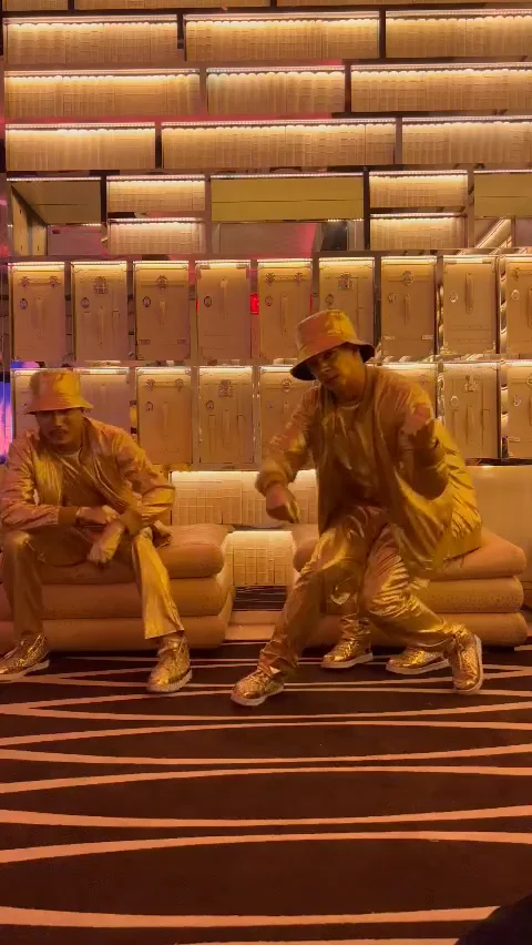 Gold break dancers