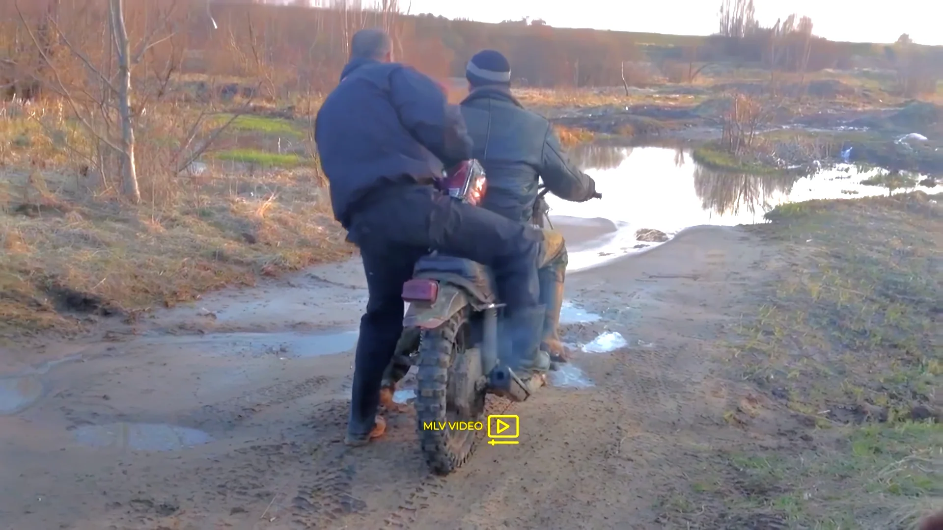 BIS 0002 Biker in love with mud on Vimeo