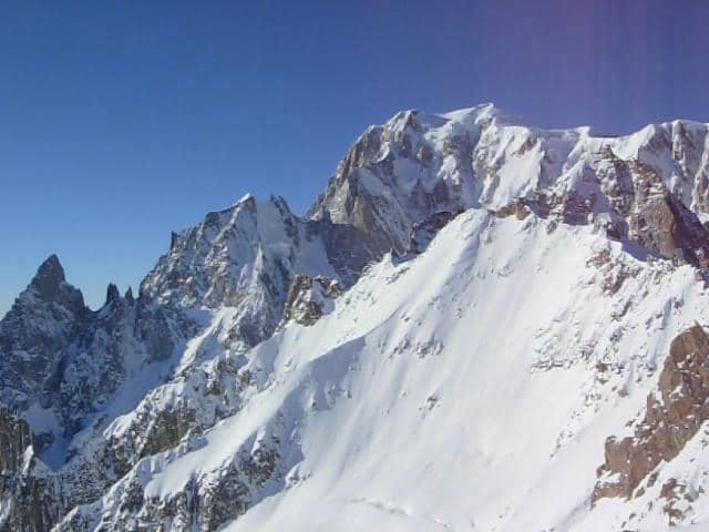 Panorama del Monte Bianco da Punta Helbronner (m. 3462) on Vimeo