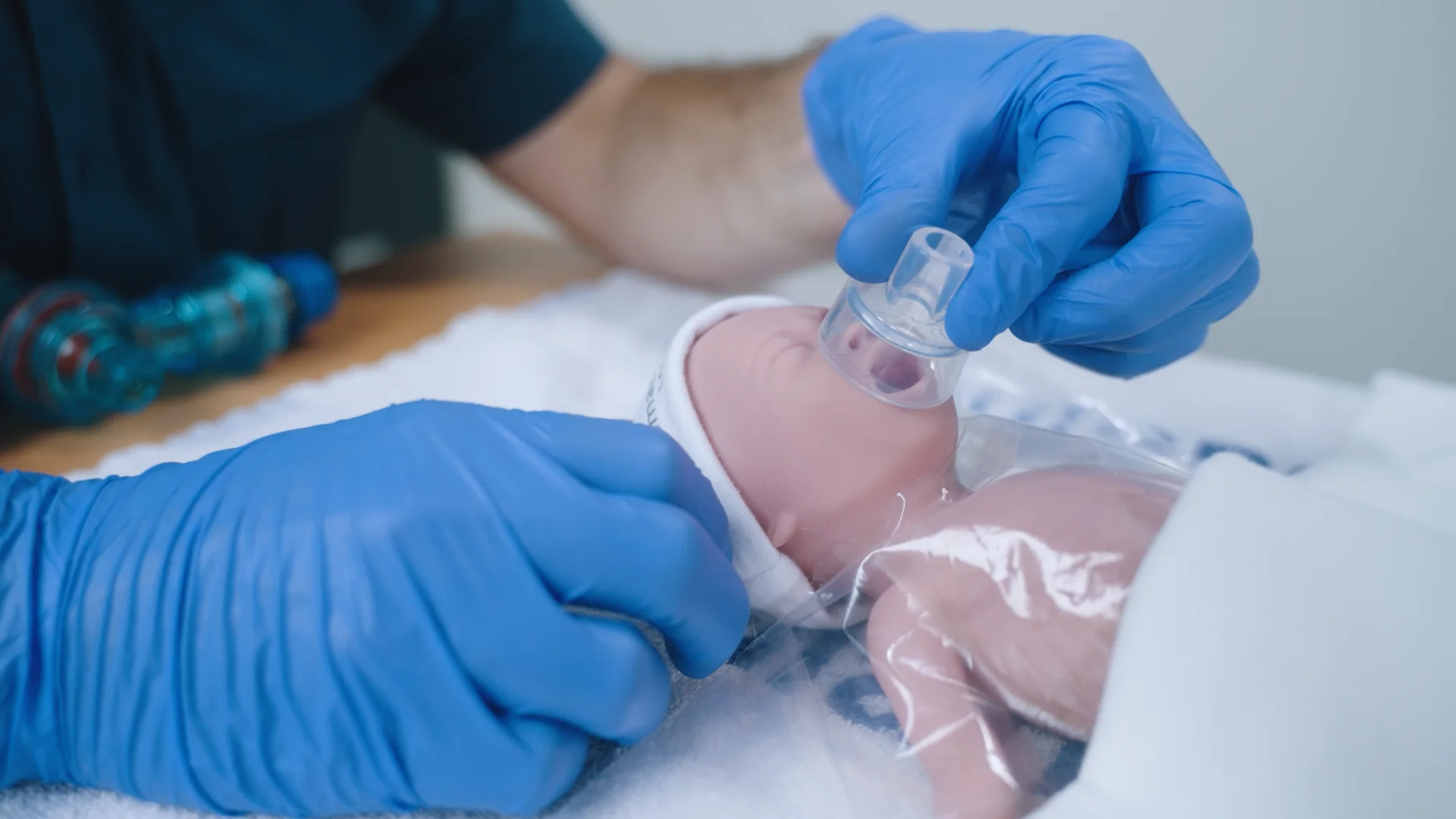 Mask fitting – extremely preterm baby on Vimeo
