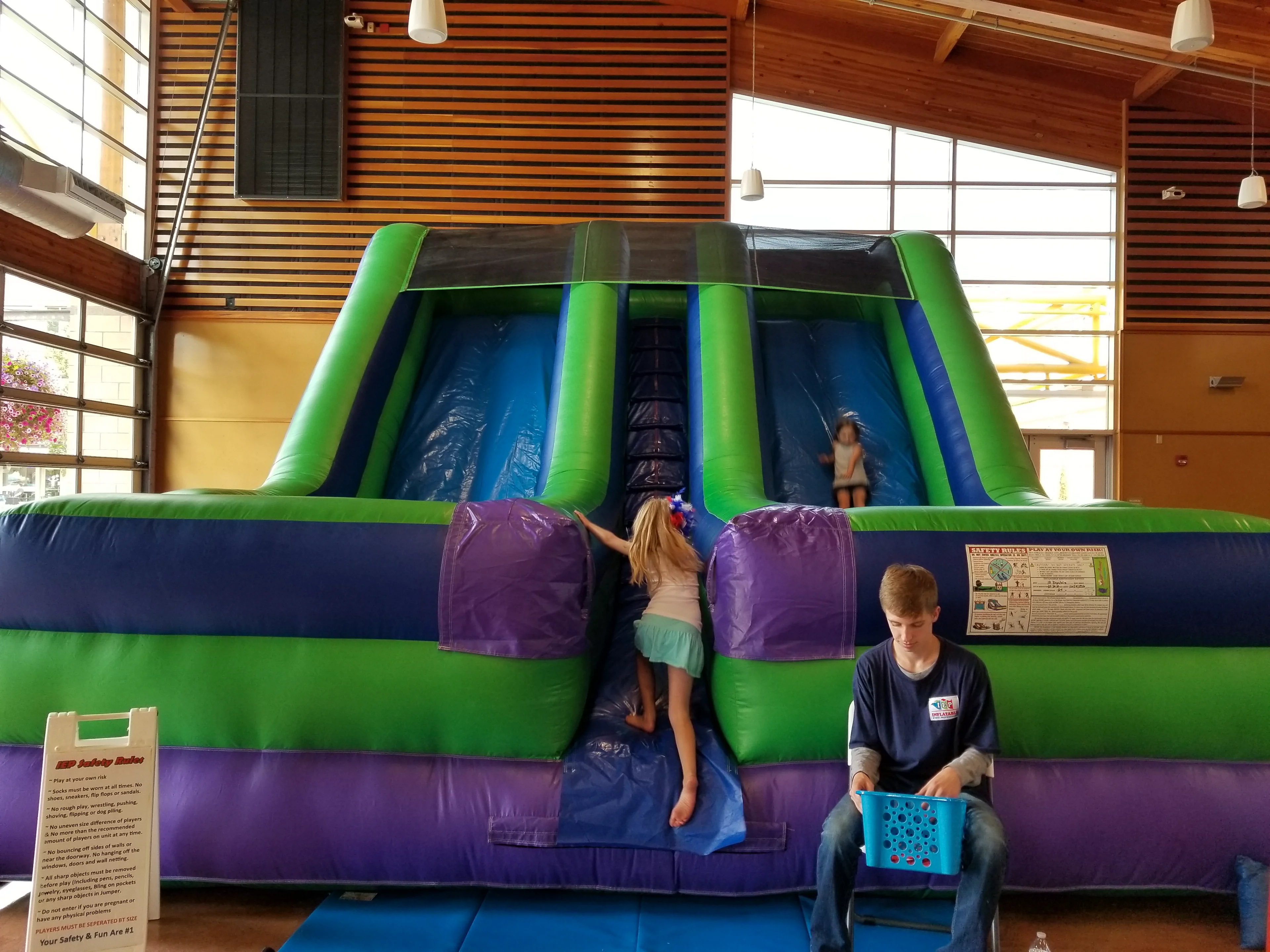 18' Spirit of Seattle Dual Lane Slide on Vimeo