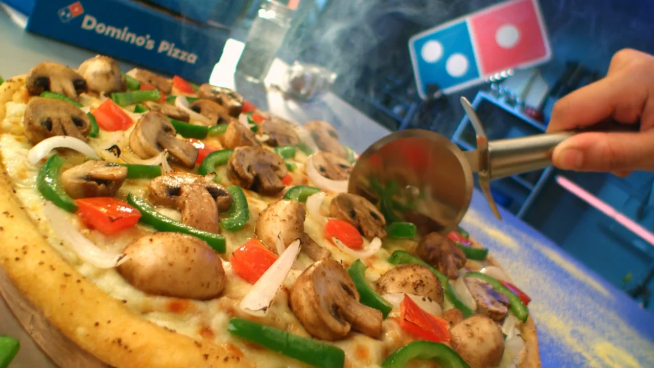 DOMINOS X FARMHOUSE PIZZA