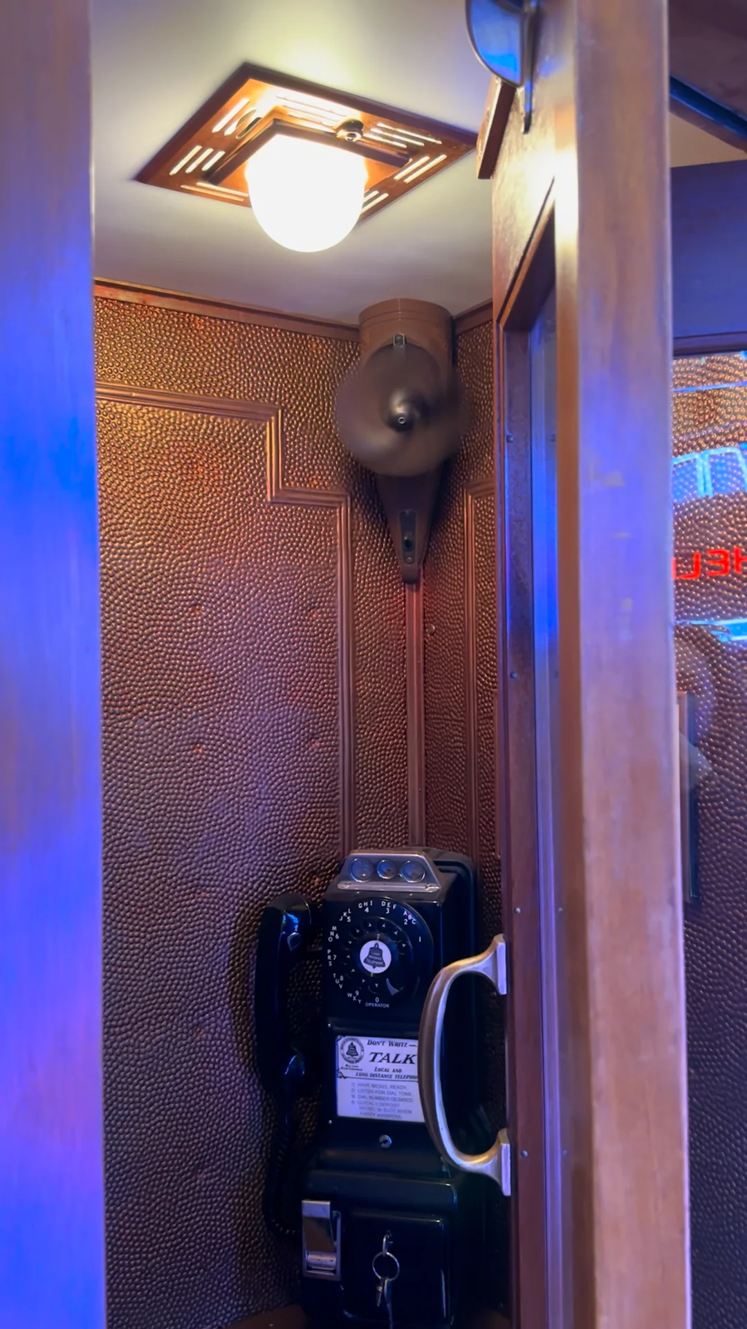 Y161 - 1930s Bell System Telephone Booth on Vimeo